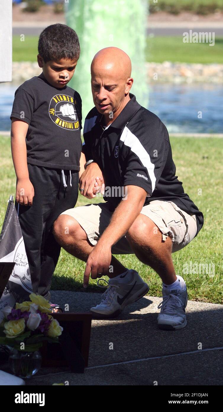 Oakland Raiders fans Marcus Alan Henry Bayne, 6, and father Gordon ...