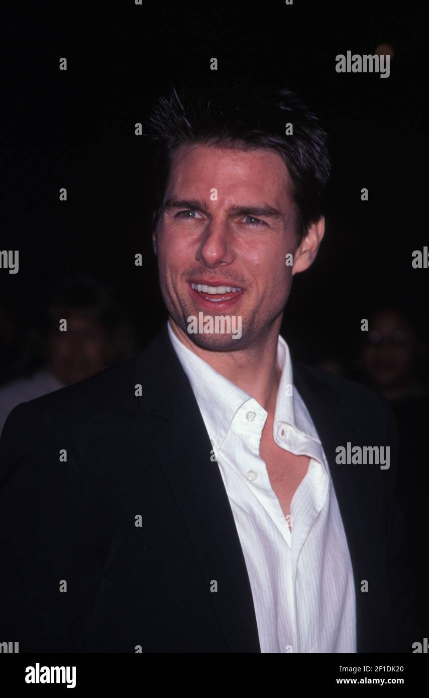 Tom cruise 2001 premiere hi-res stock photography and images - Alamy
