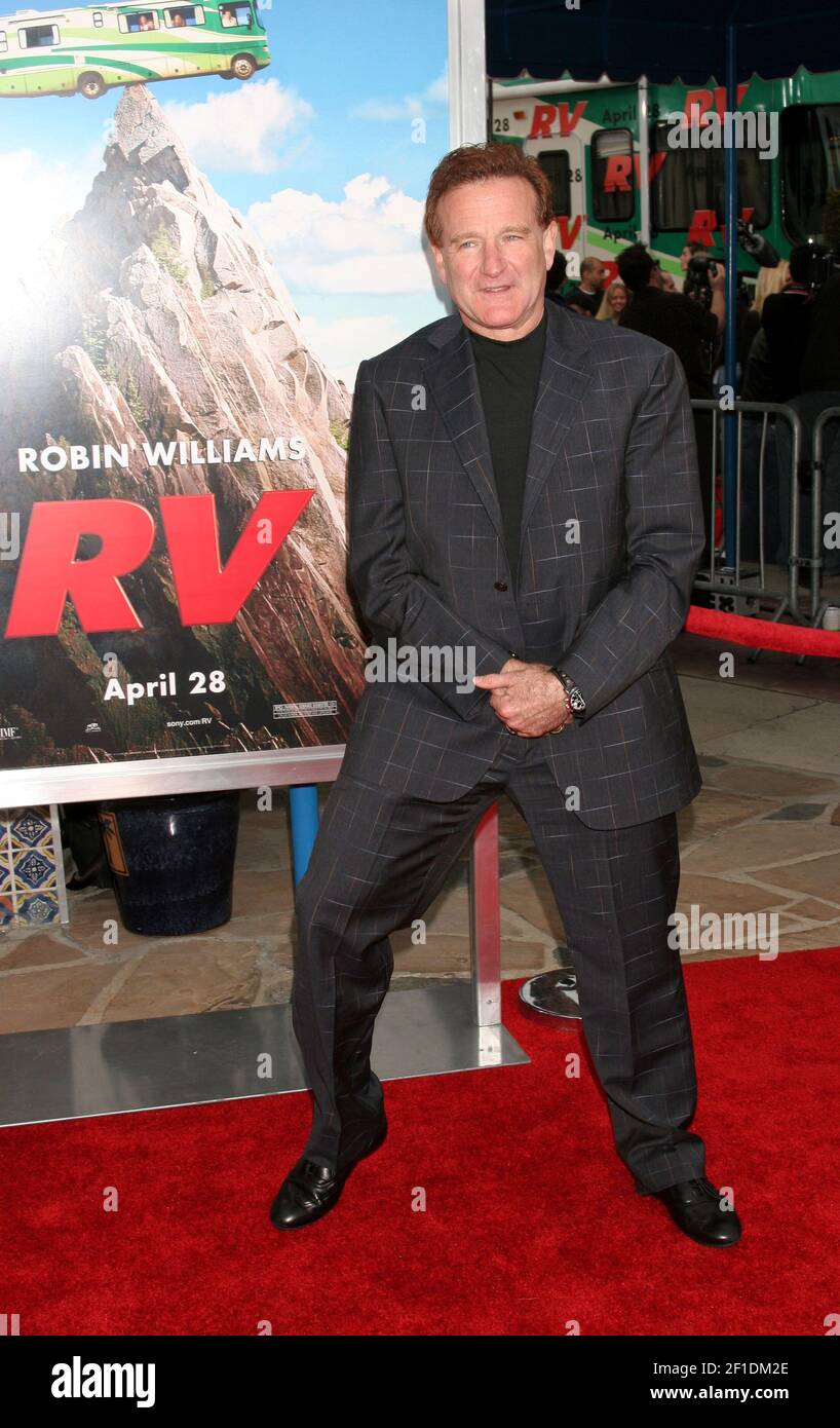 ***FiLE***Robin Williams at the Los Angeles premiere of Columbia ...