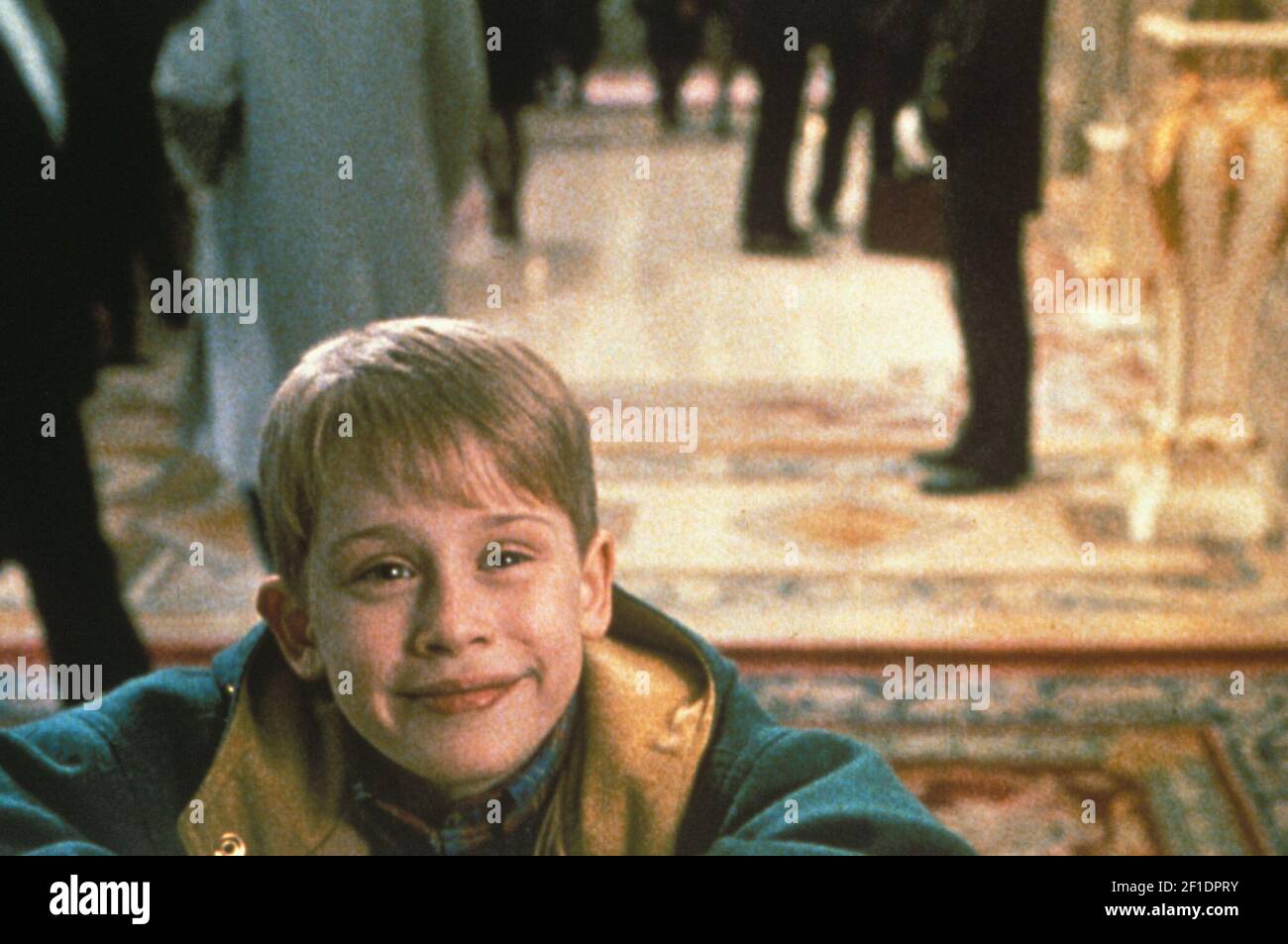 Home alone 2 film still hi-res stock photography and images - Alamy