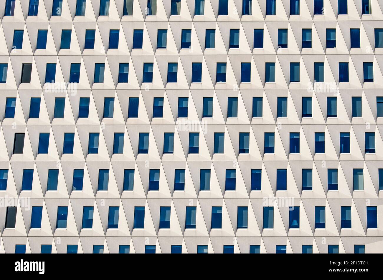 Diagonal lines in architecture hi-res stock photography and images - Alamy