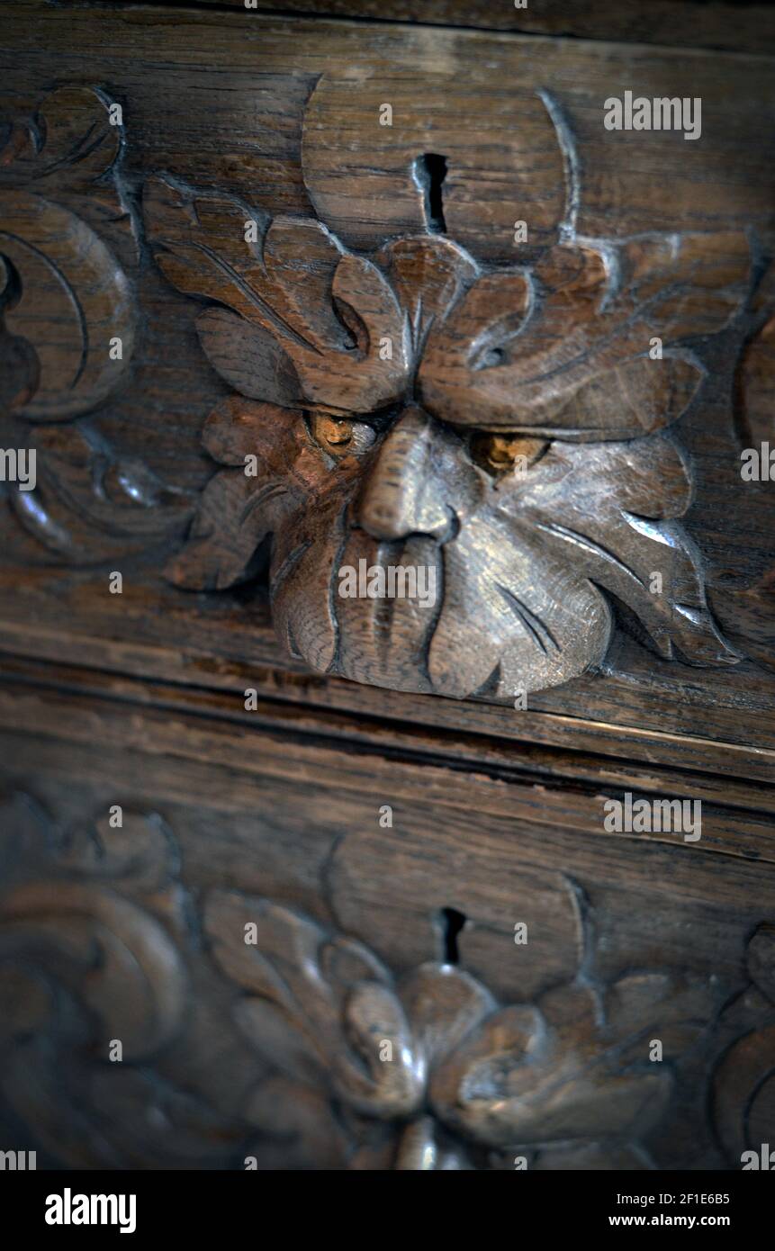 Antique chest of draws hi-res stock photography and images - Alamy