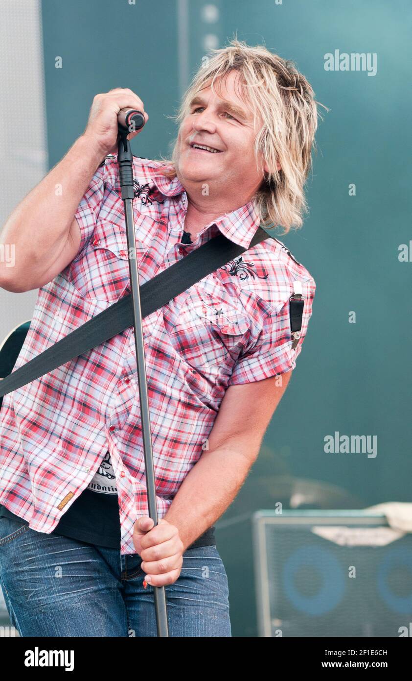 Big band singer hi-res stock photography and images - Alamy