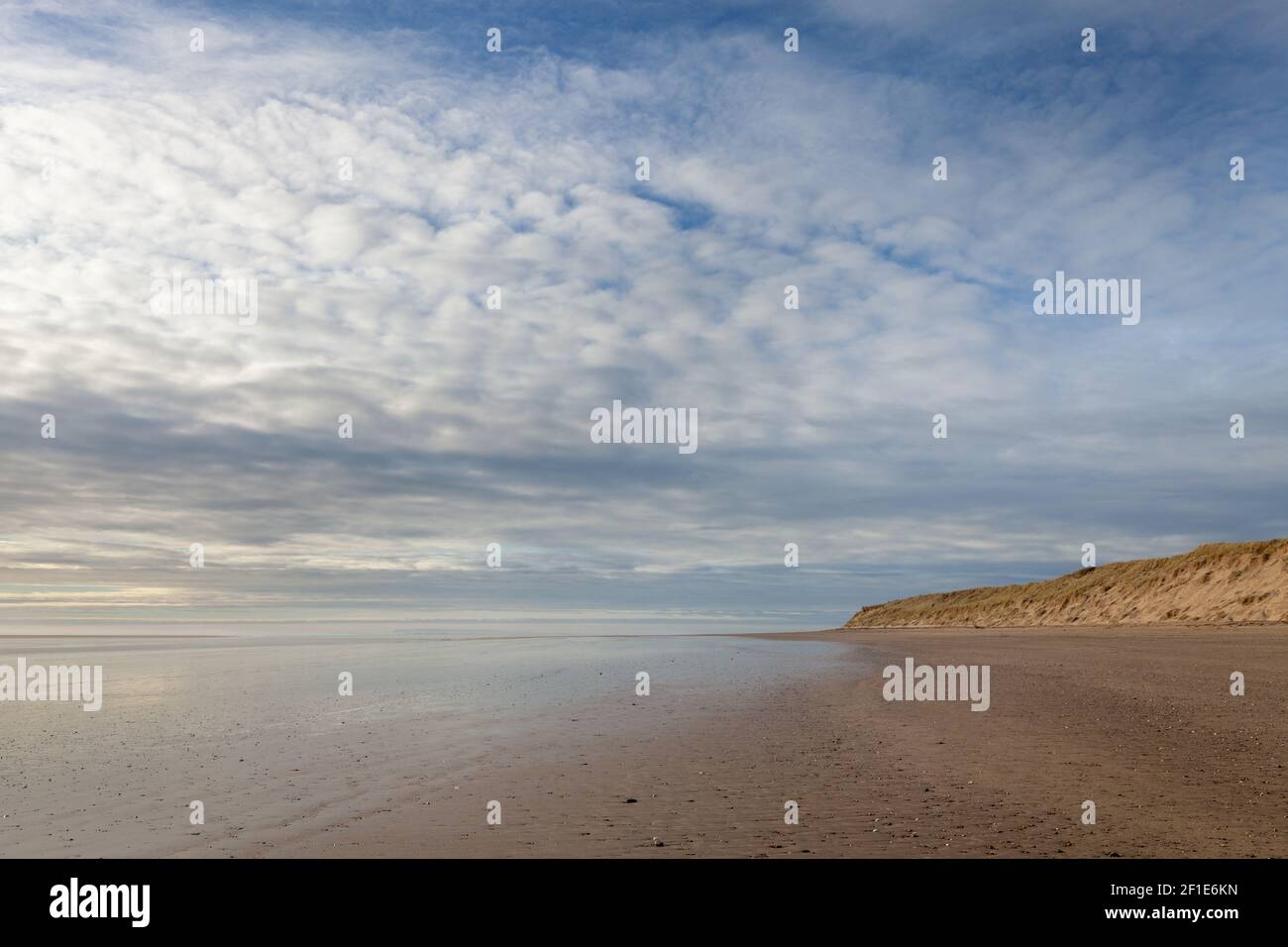 Vast and empty beach hi-res stock photography and images - Alamy