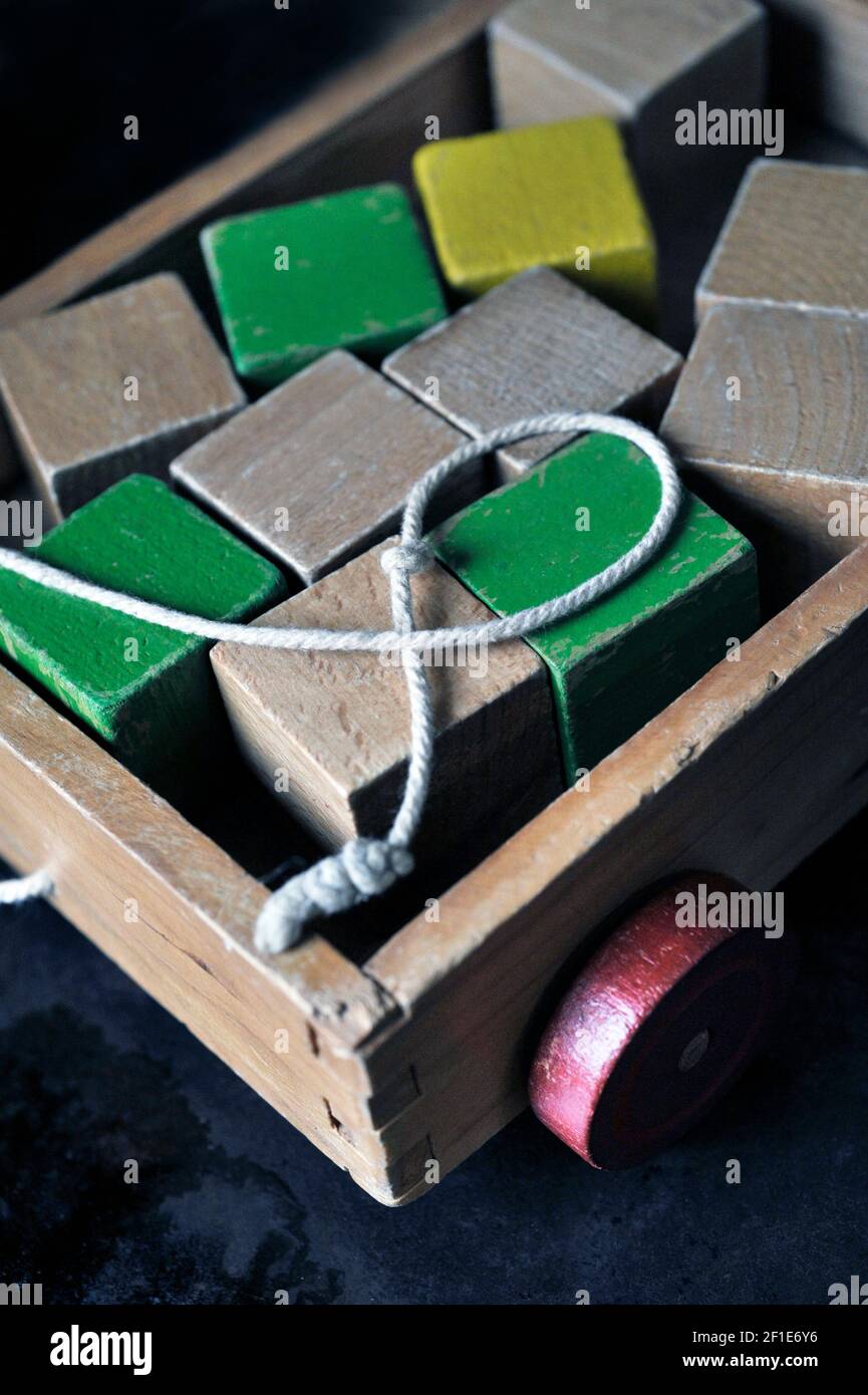 Coloured building blocks hi-res stock photography and images - Alamy