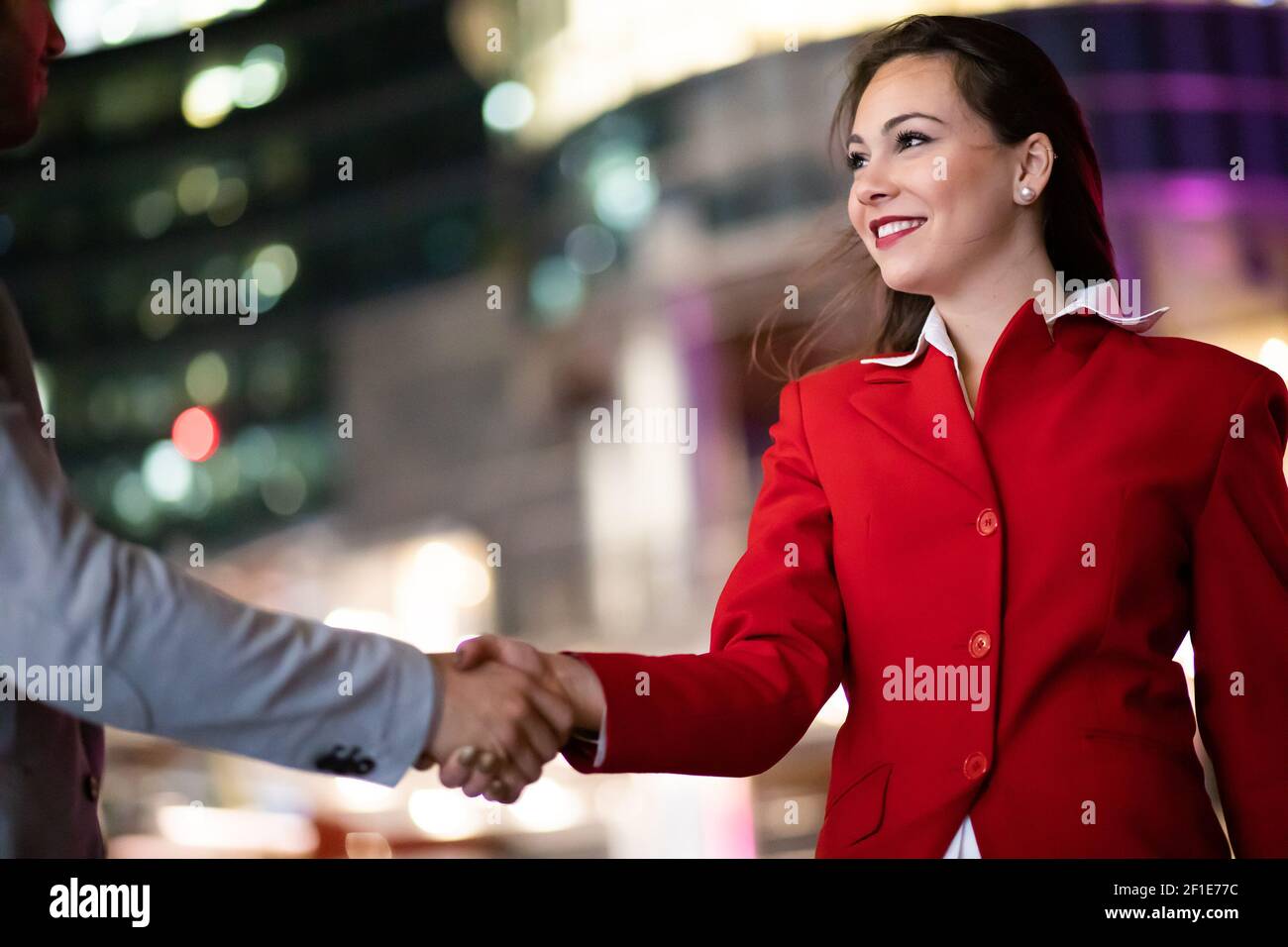 Handshake between business people outdoor Stock Photo - Alamy
