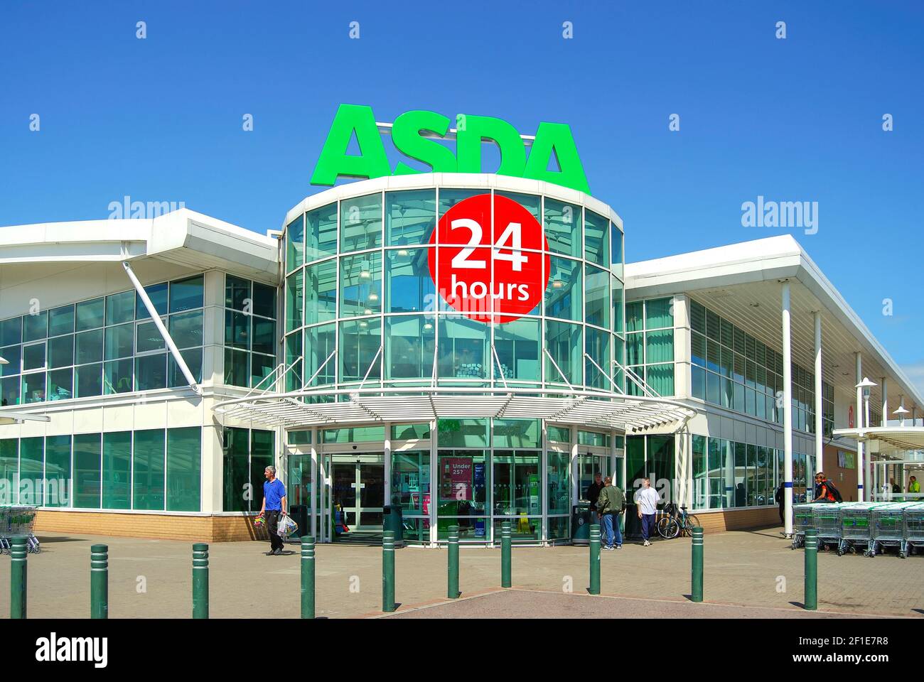 Asda 24 hour Supermarket, Town Centre, Hatfield, Hertfordshire, England ...