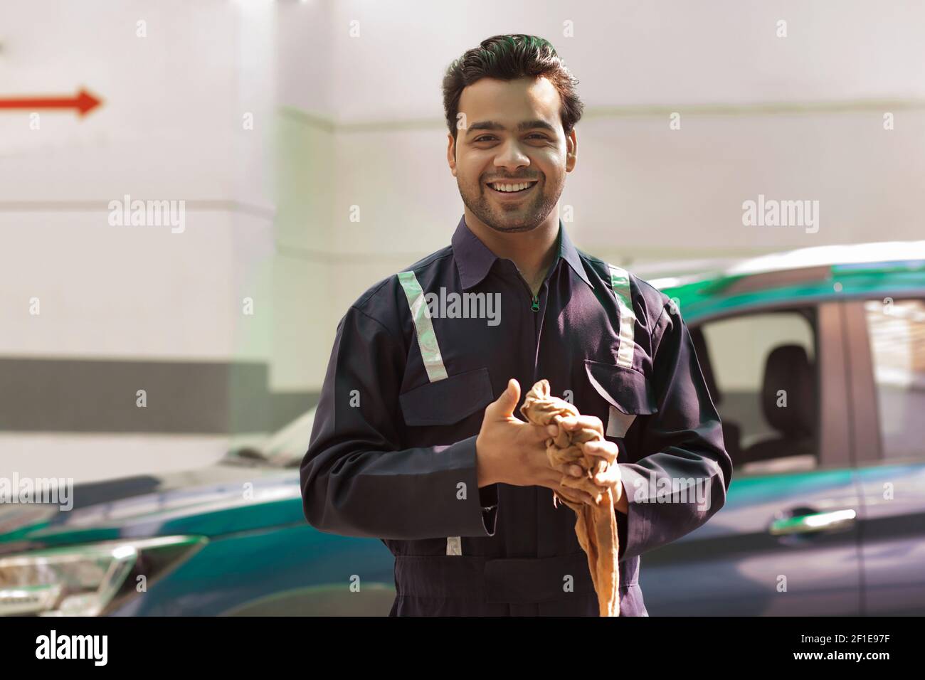 Garage workshop hi-res stock photography and images - Alamy
