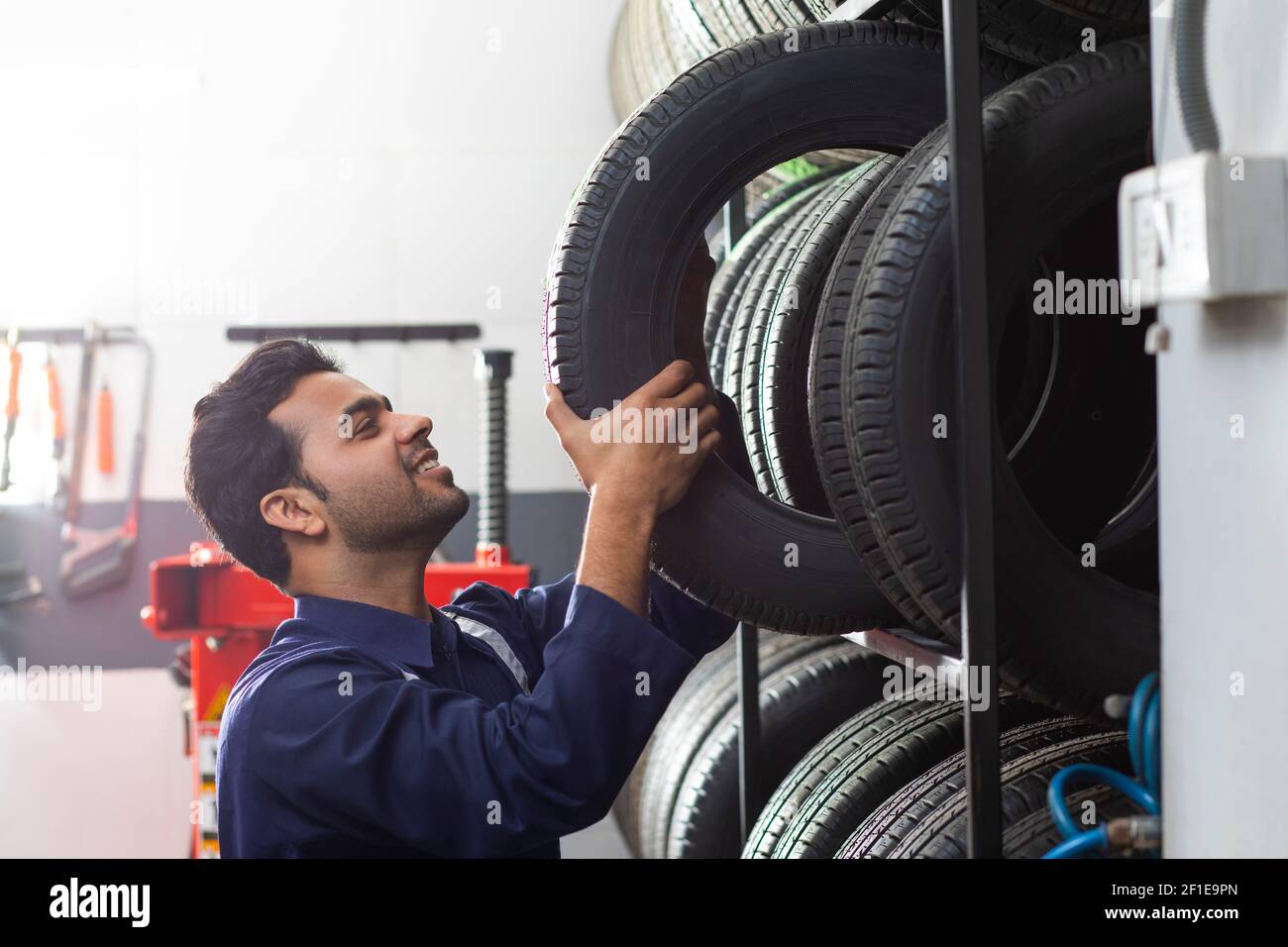 Asia mechanic hi-res stock photography and images - Alamy