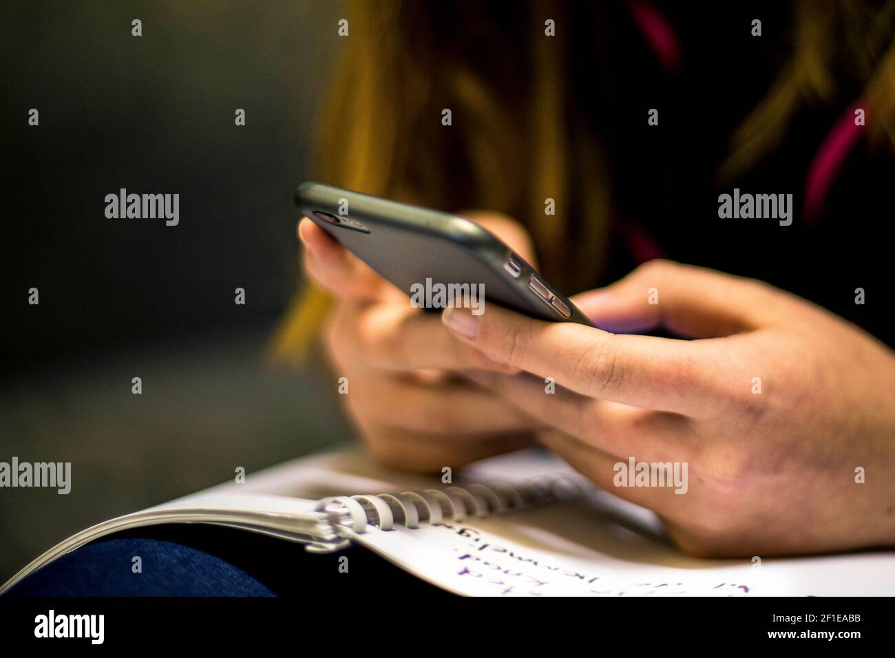 Girl on mobil hi-res stock photography and images - Alamy