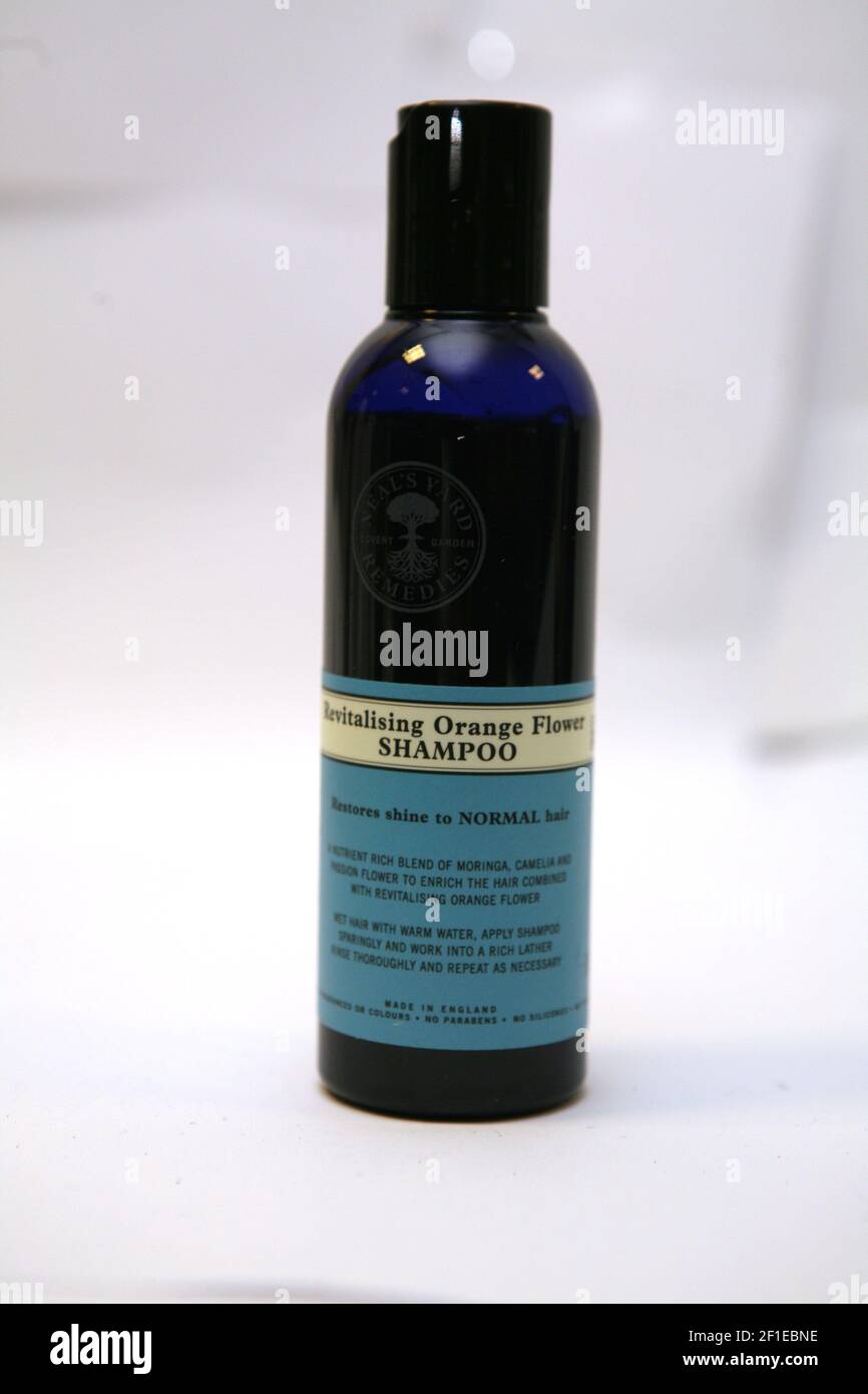 Best shampoo hi-res stock photography and images - Alamy