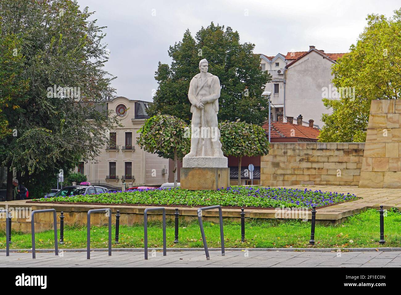 Balkans yugoslavia statue memorial hi-res stock photography and images ...