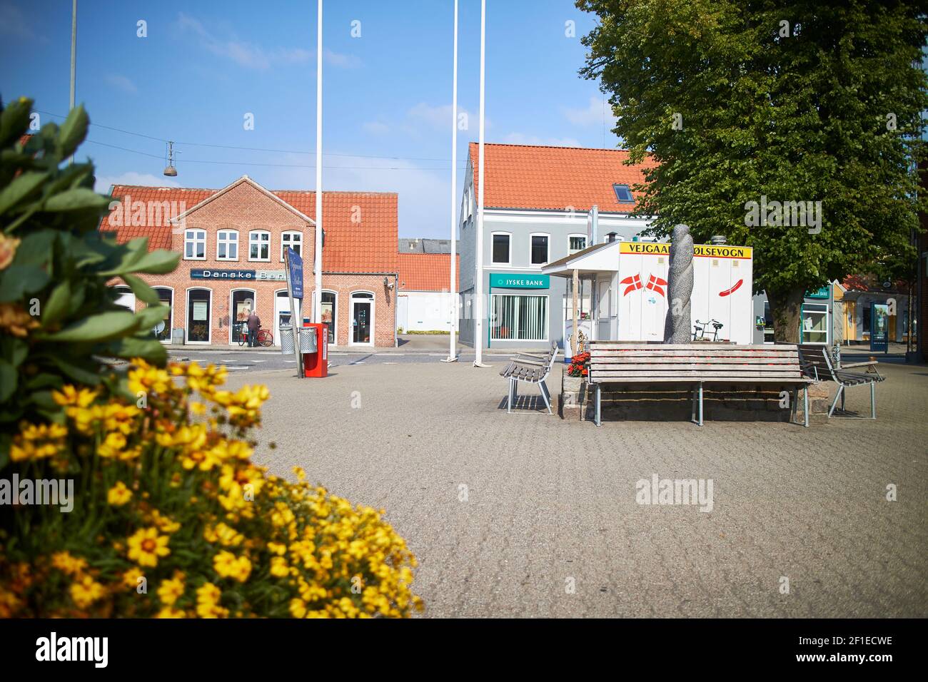 Seating area and fountain hi-res stock photography and images - Alamy