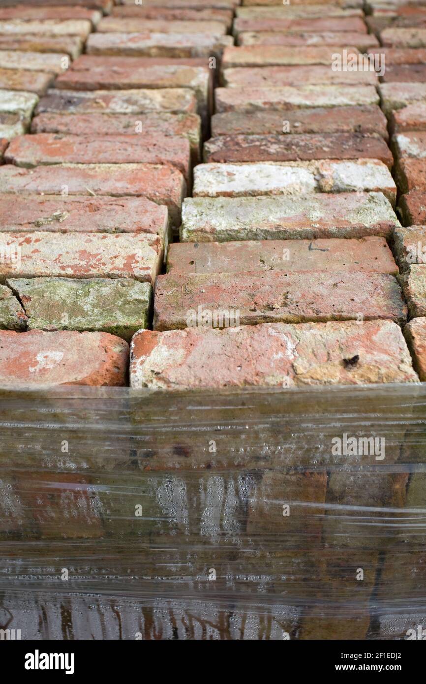 Wire cut bricks hi-res stock photography and images - Alamy