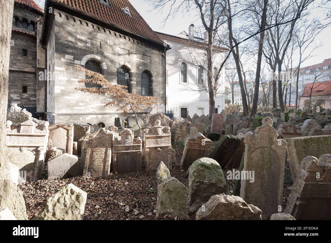 Prague Jewish Cemetary High Resolution Stock Photography and Images - Alamy