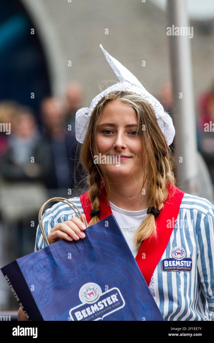 Dutch women traditional hi-res stock photography and images - Alamy
