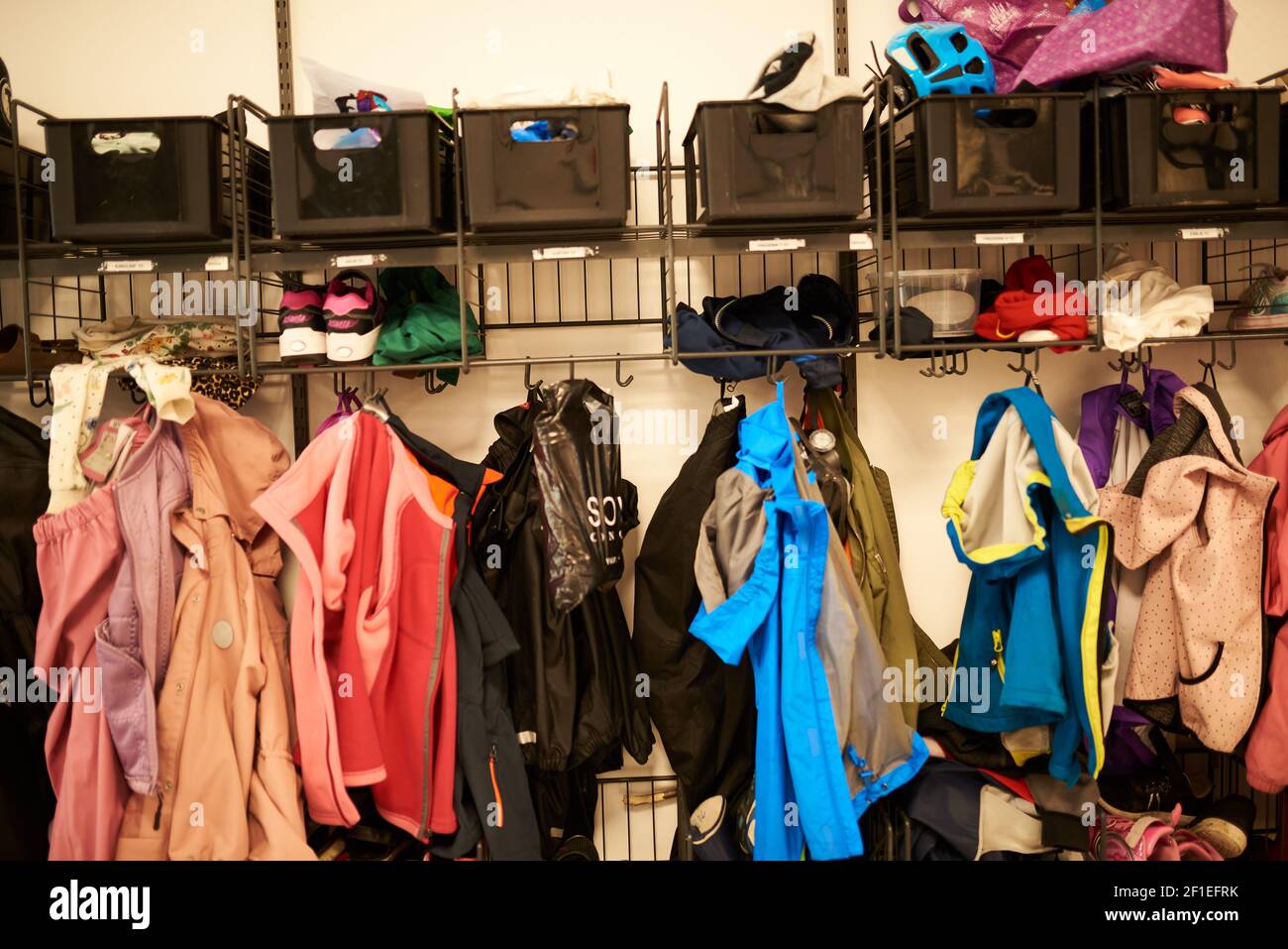 Middle school building kids hi-res stock photography and images - Alamy