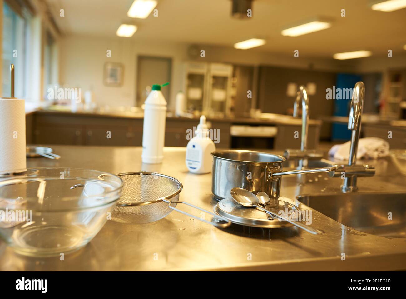 Teen girls talking class hi-res stock photography and images - Alamy