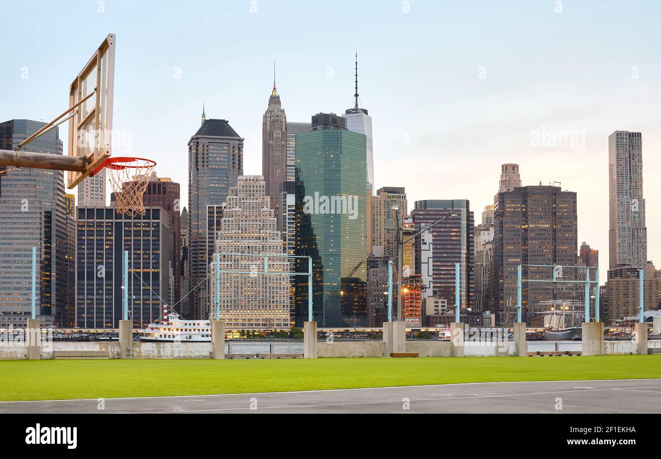 Manhattan basketball court hi-res stock photography and images - Alamy