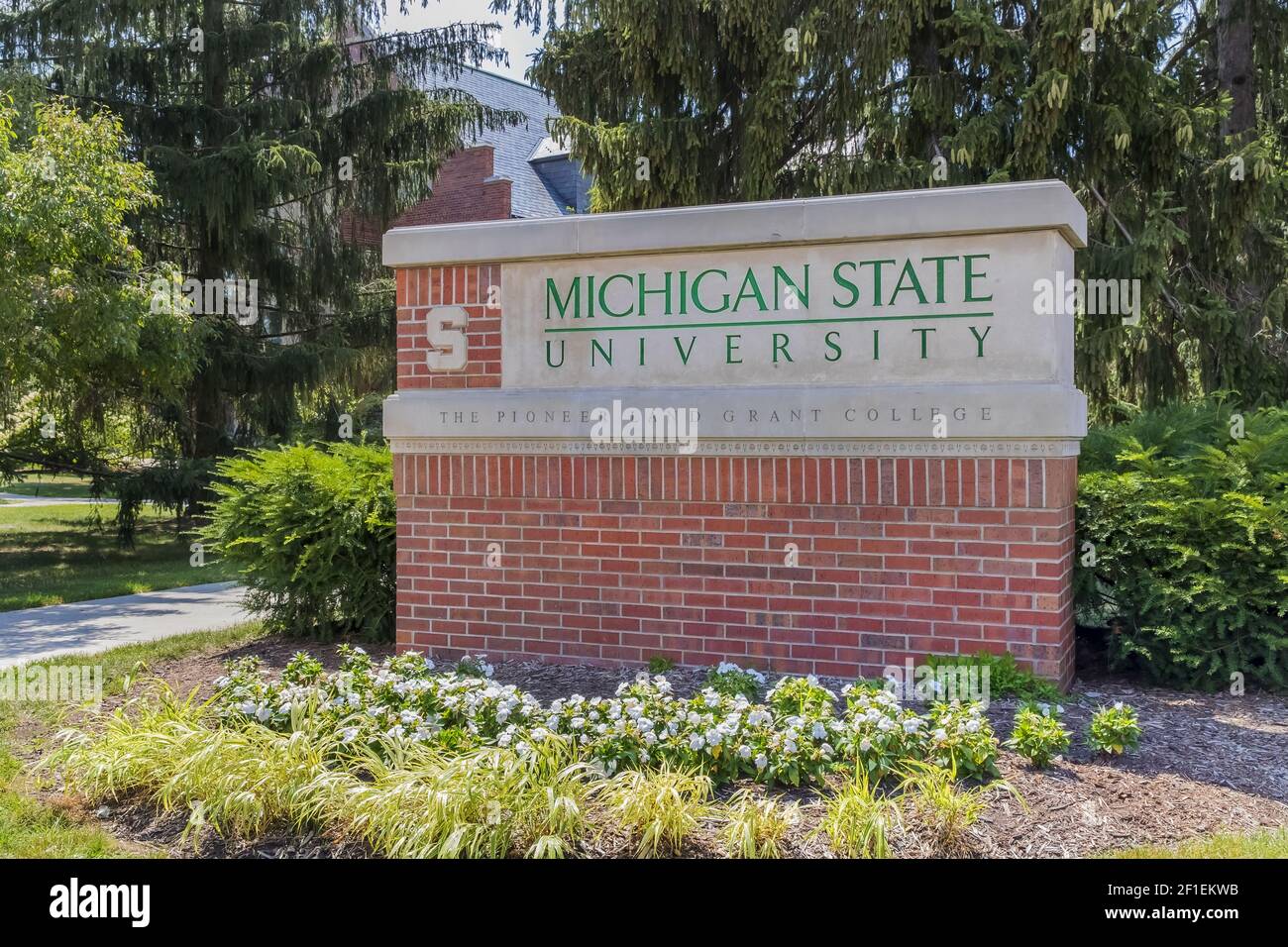 Teacher campus hi-res stock photography and images - Alamy