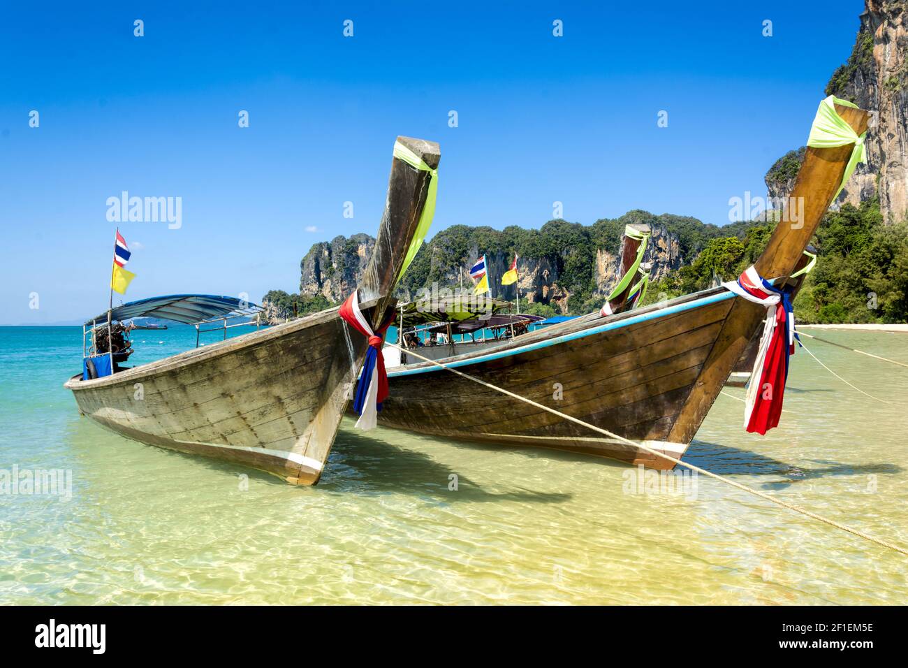 Traditional long boats hi-res stock photography and images - Alamy