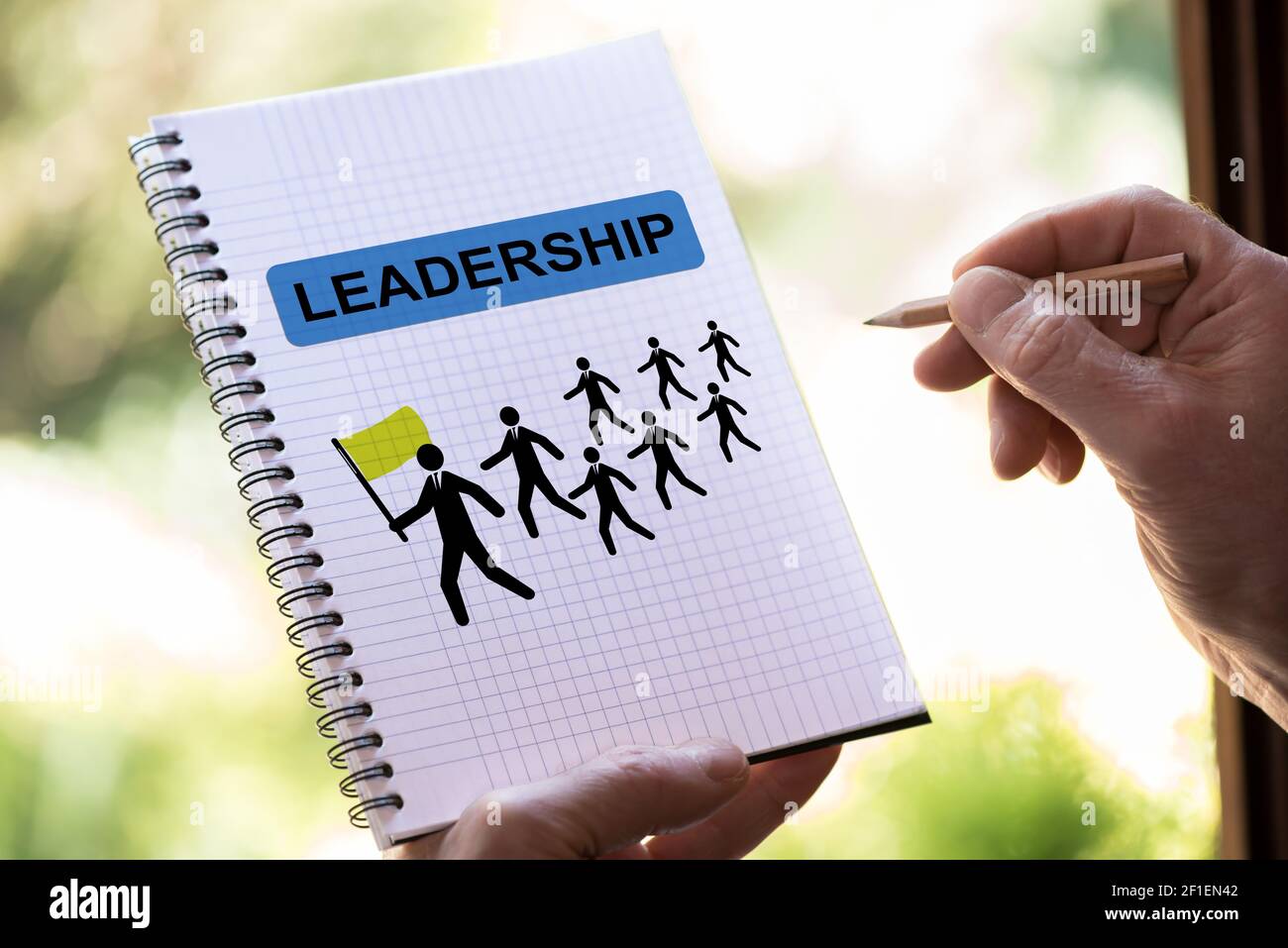 Hand drawing leadership concept on a notepad Stock Photo - Alamy