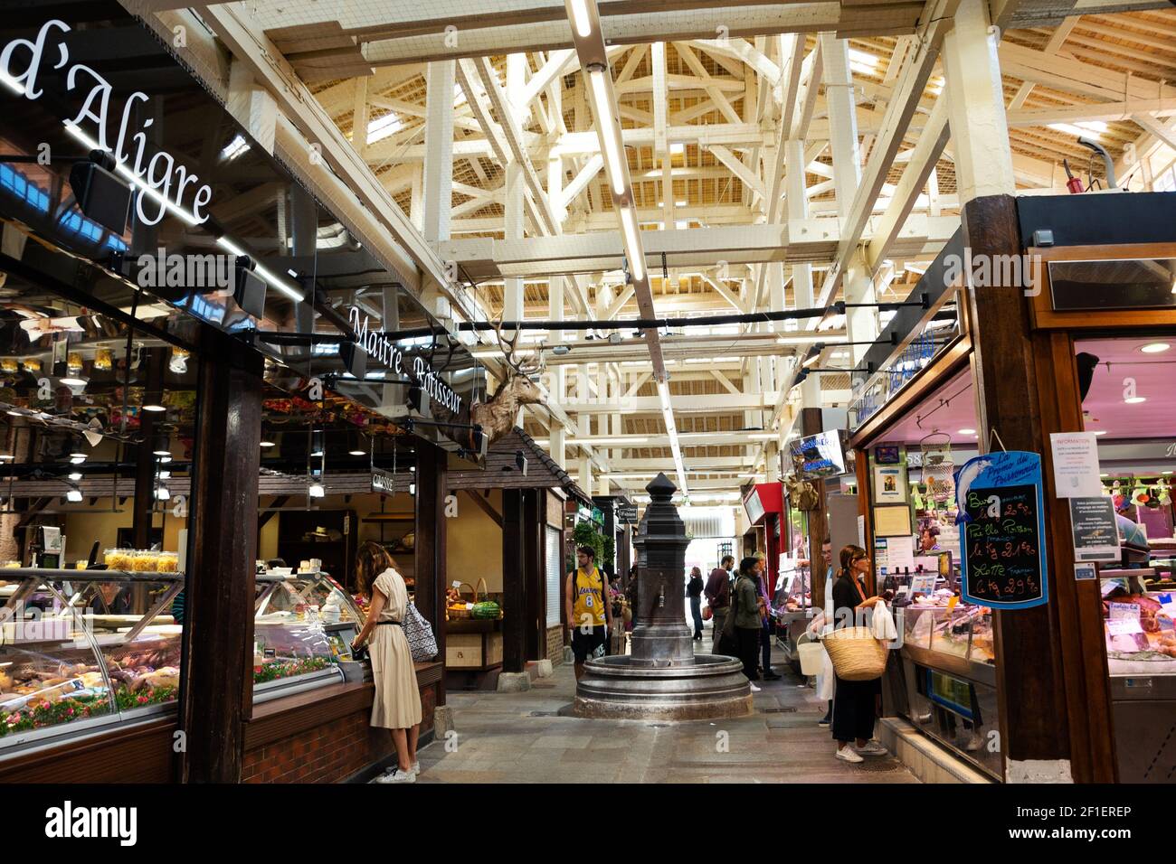 Paris butcher shop historical hi-res stock photography and images - Alamy