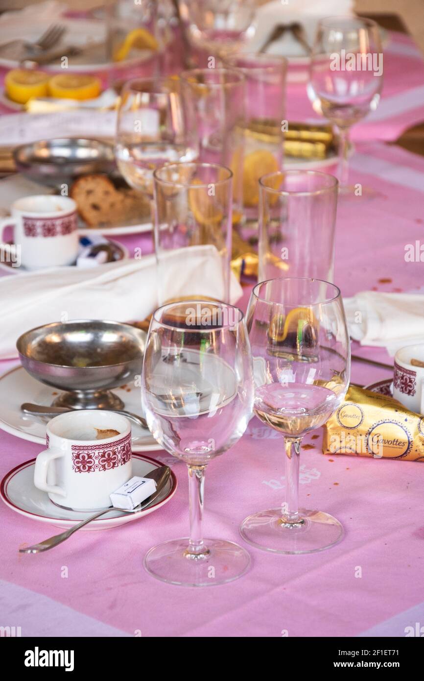 Table outdoor messy wine hi-res stock photography and images - Alamy