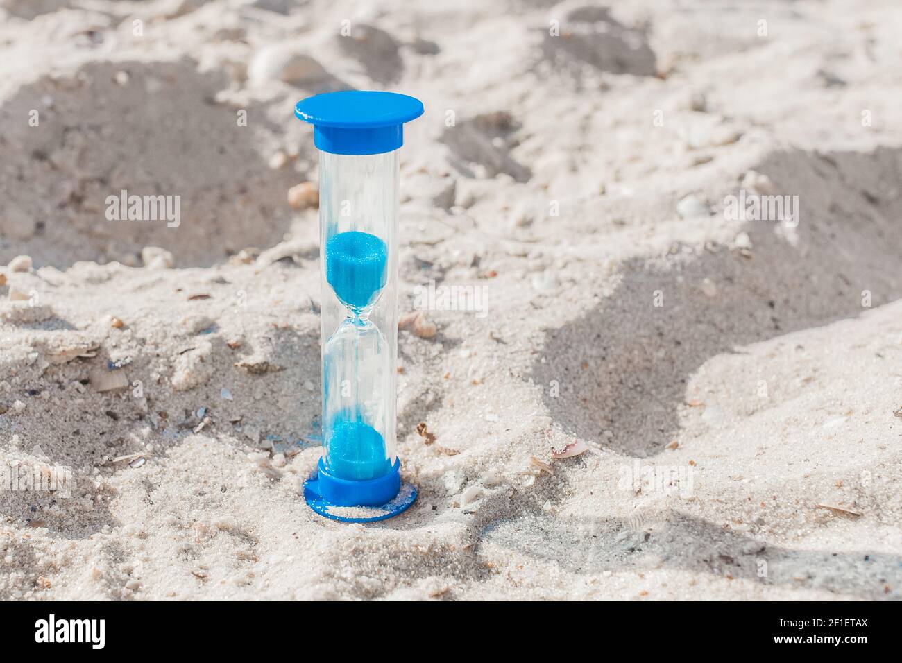 Hourglass close up time running hi-res stock photography and images - Alamy