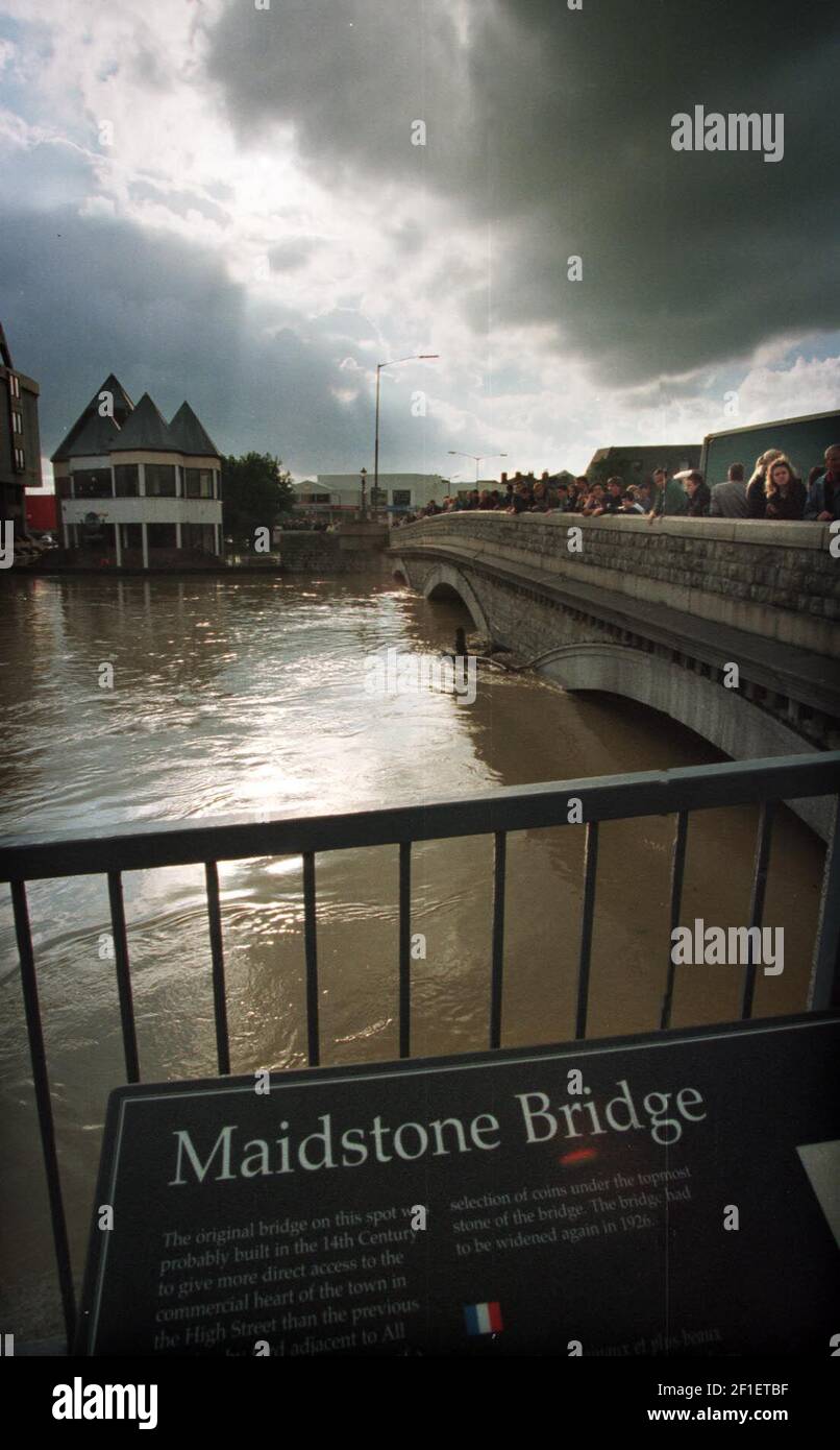 The Maidstone bridge over the Medway river October 2000 Stock Photo - Alamy