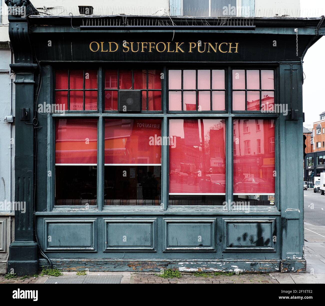 Closed London Pub Stock Photo - Alamy