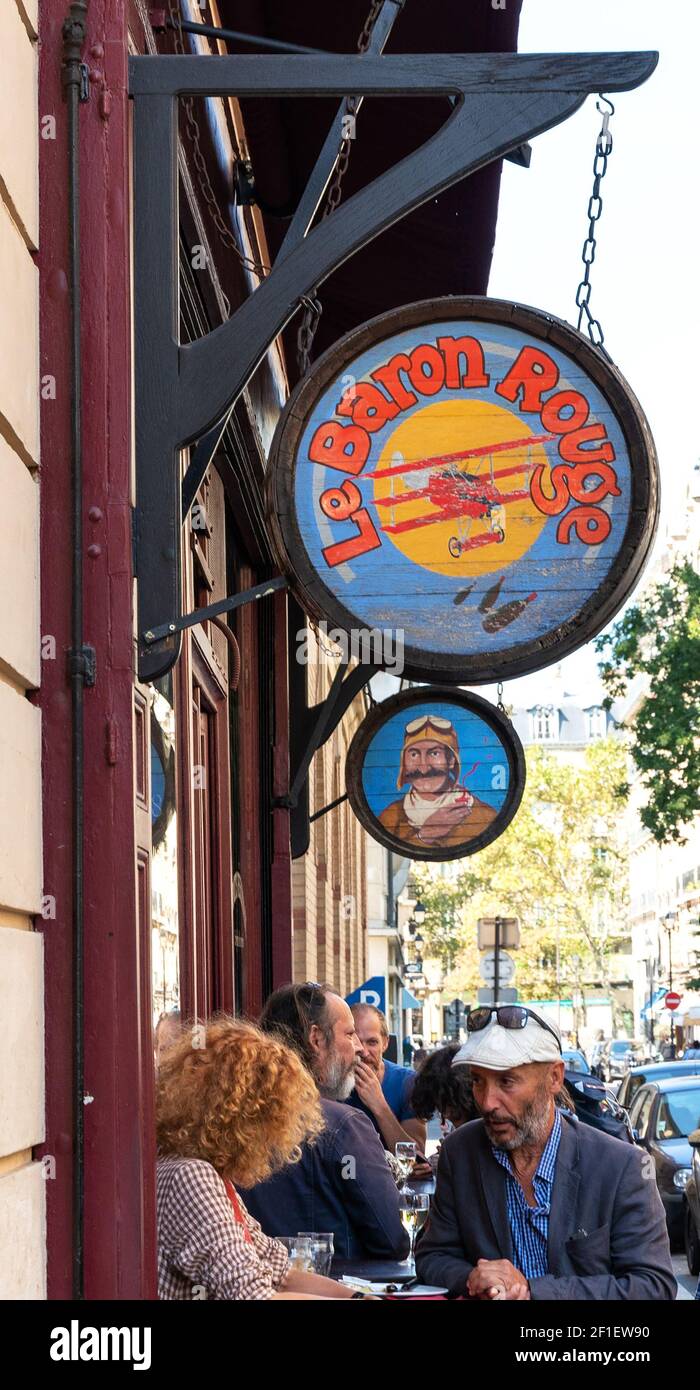 Le baron rouge paris hi-res stock photography and images - Alamy