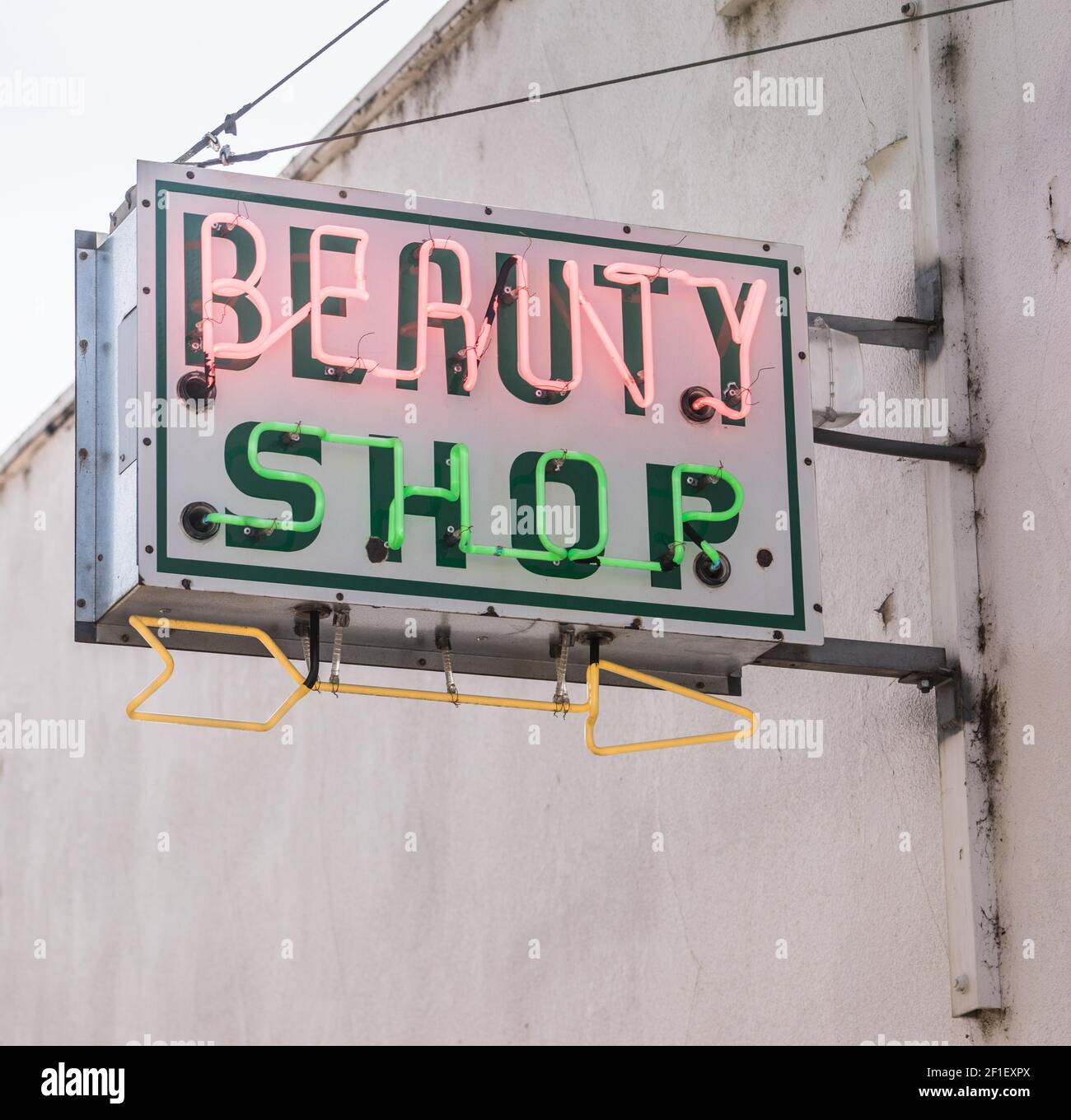 Vintage signage hi-res stock photography and images - Alamy