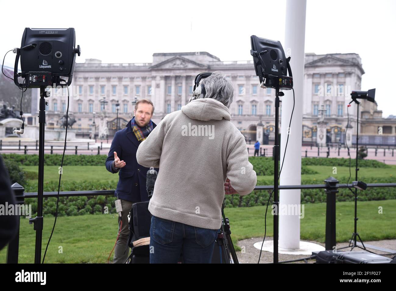 CBS news correspondent Ian Lee outside Buckingham Palace in London the ...