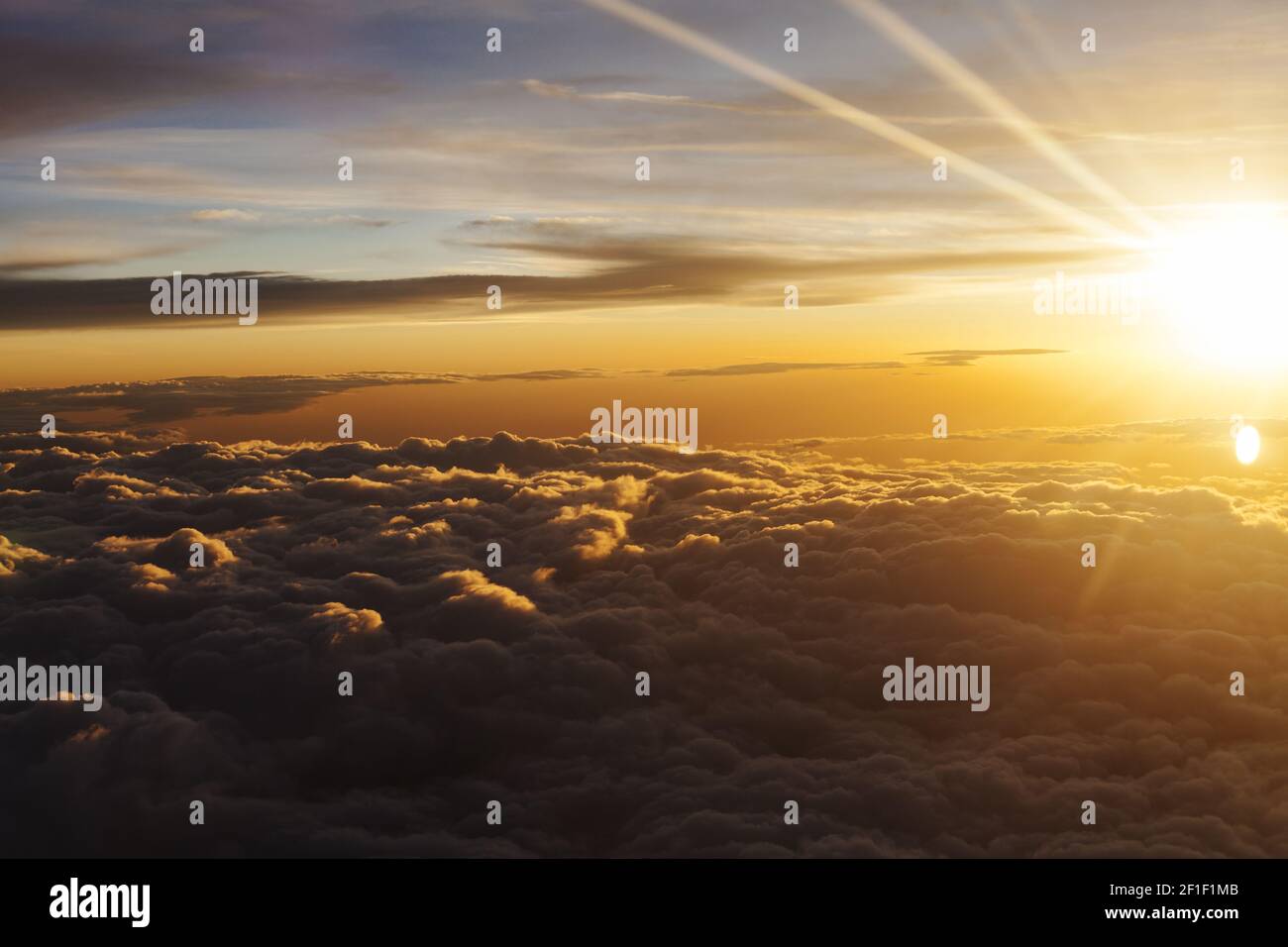 Light couds hi-res stock photography and images - Alamy