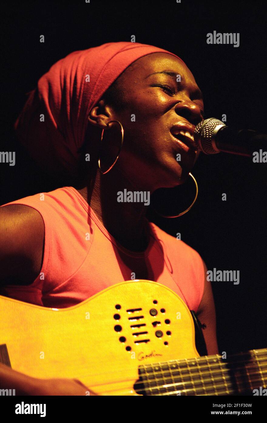Singer india arie hi-res stock photography and images - Alamy