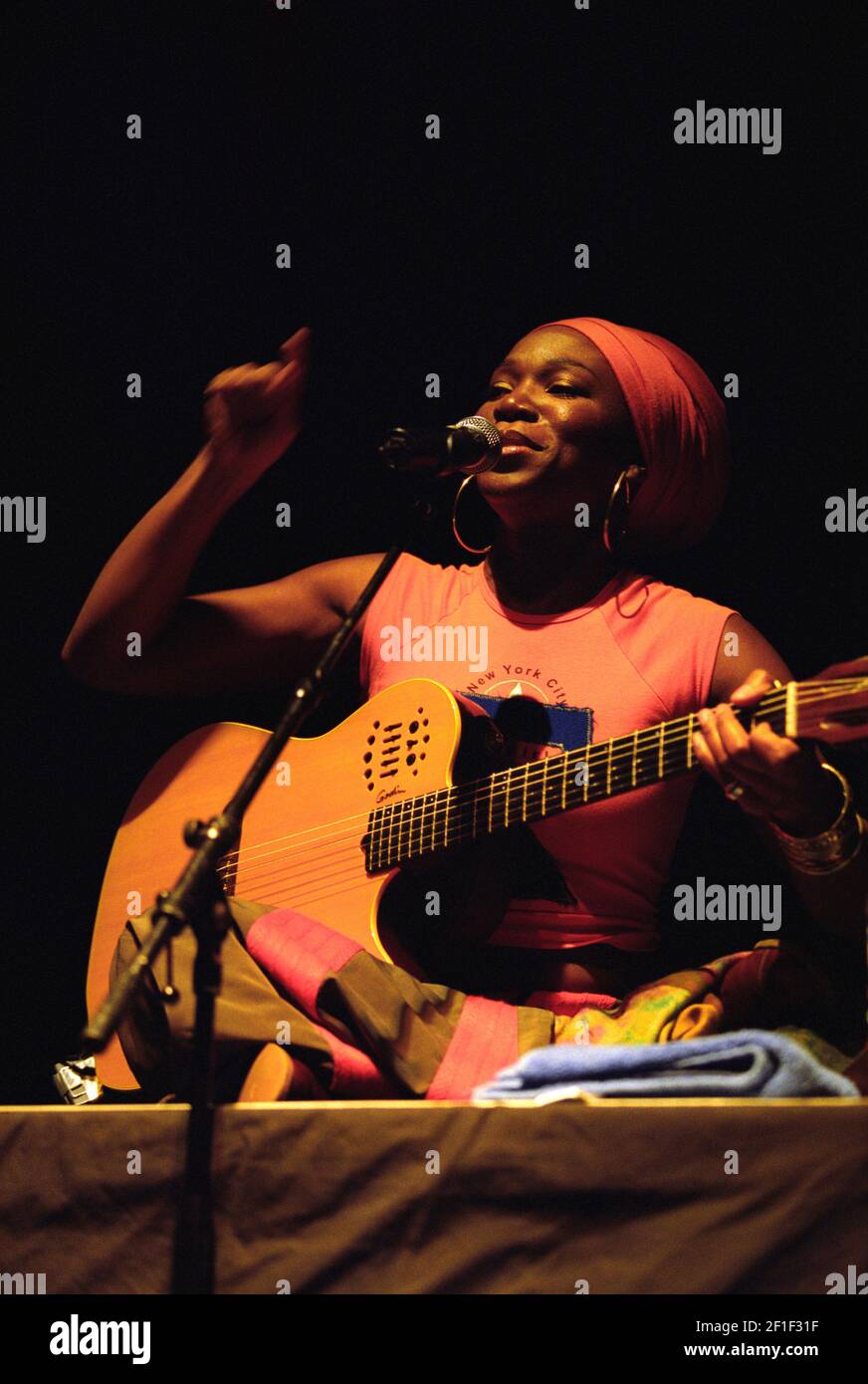 India arie 2002 hi-res stock photography and images - Alamy