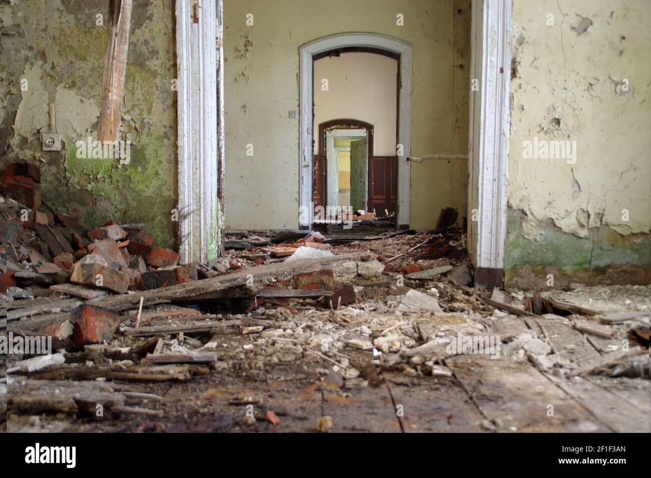 Abandoned house interior hi-res stock photography and images - Alamy