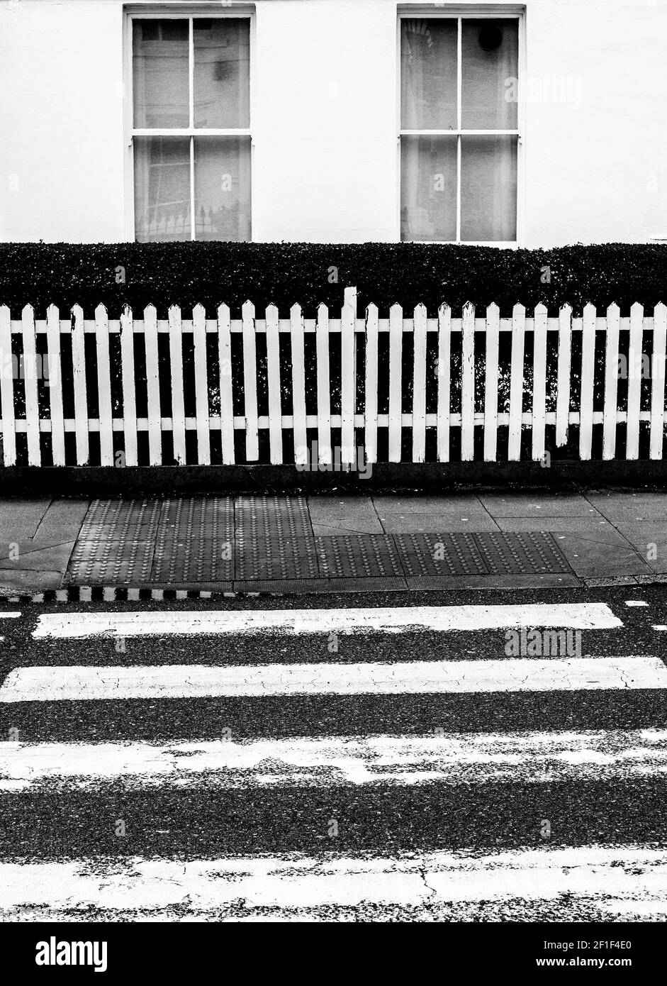 Background white picket fence Black and White Stock Photos & Images - Alamy