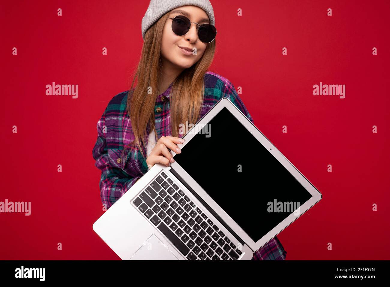 Close-up Photo shot of beautiful smiling dark blond young woman holding ...