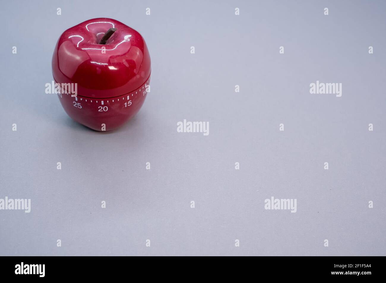 Red apple kitchen timer hi-res stock photography and images - Alamy