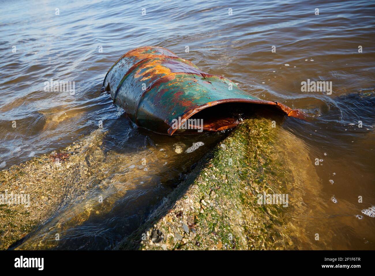 50 gallon drum hi-res stock photography and images - Alamy