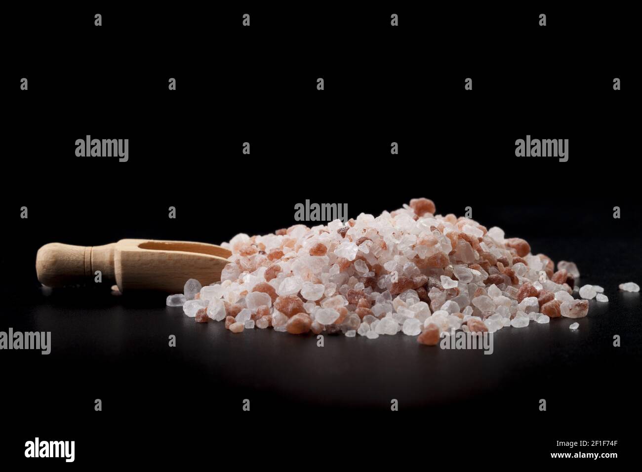 Spoon With Salt Crystals Stock Photo - Alamy