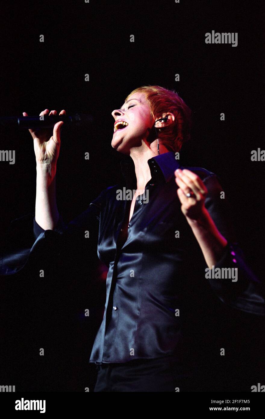 Lisa stansfield performing hi-res stock photography and images - Alamy