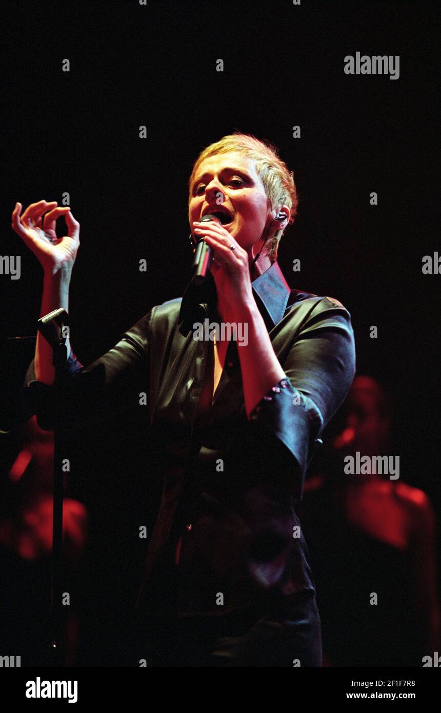 Lisa stansfield performing hi-res stock photography and images - Alamy