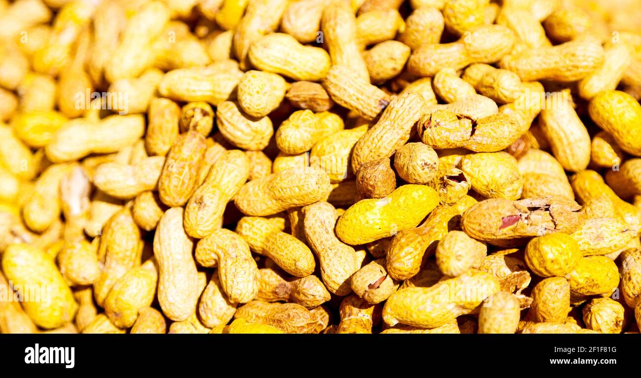 In the market lots of peanuts Stock Photo - Alamy
