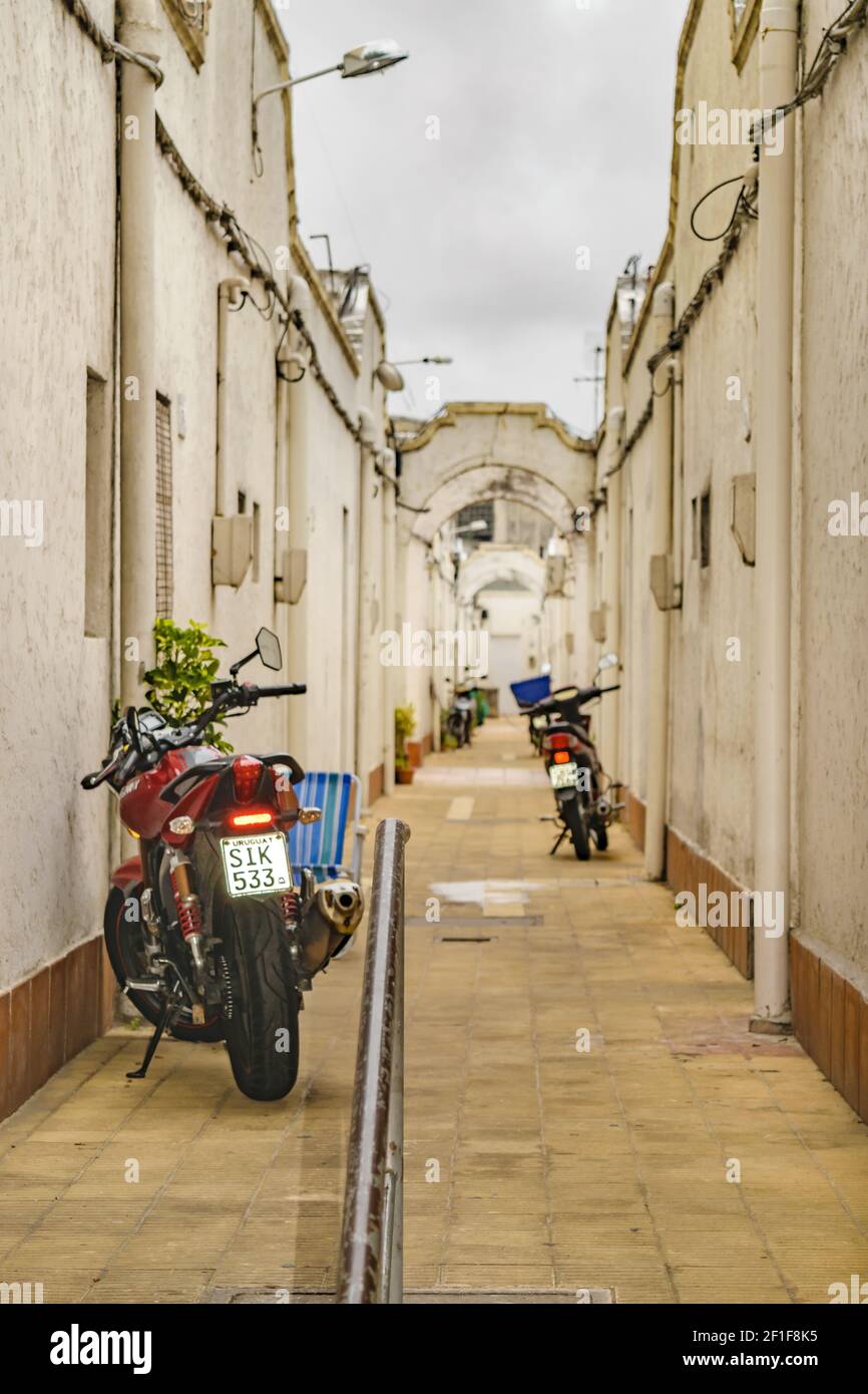 Exterior Corridor Houses Stock Photo - Alamy