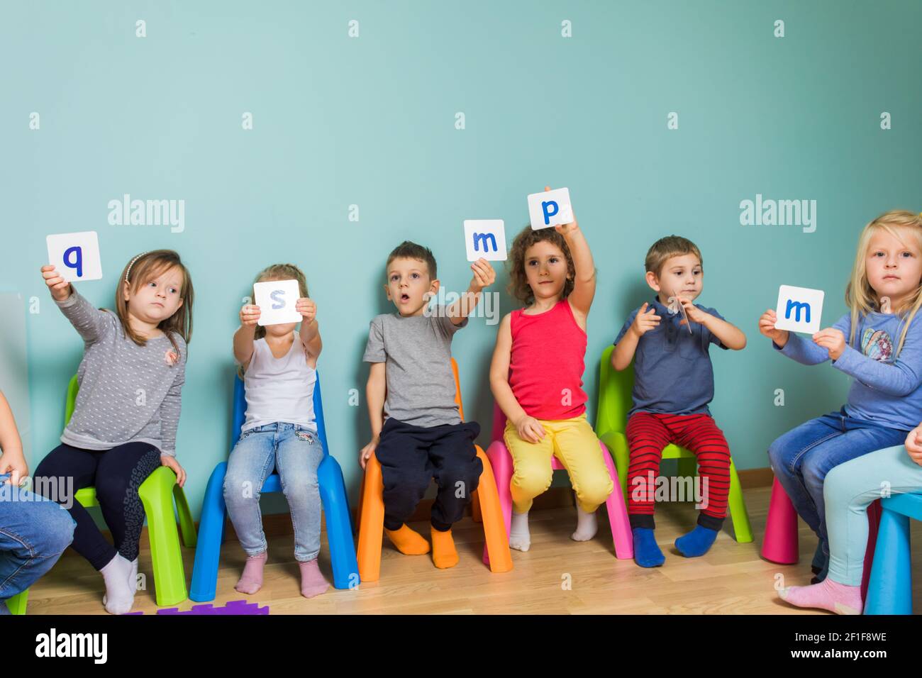 Group learning sign language hi-res stock photography and images - Alamy