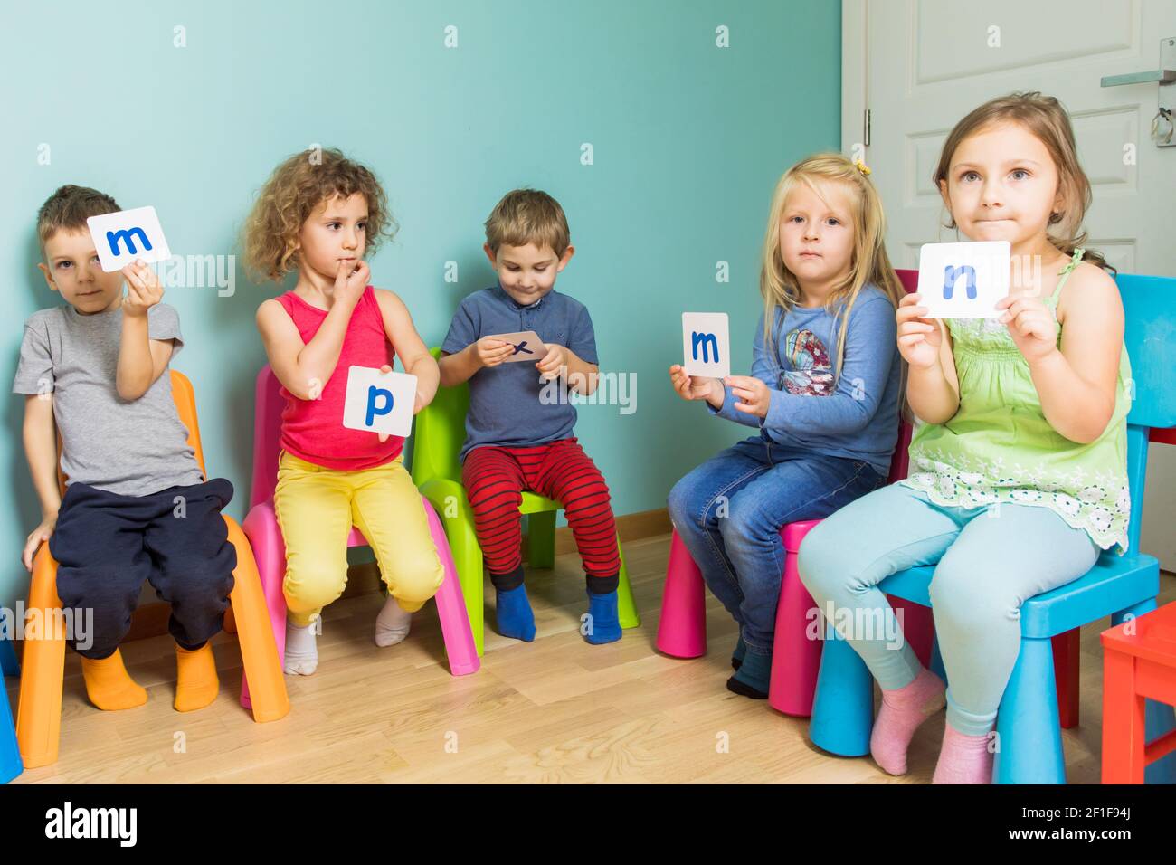 Group learning sign language hi-res stock photography and images - Alamy