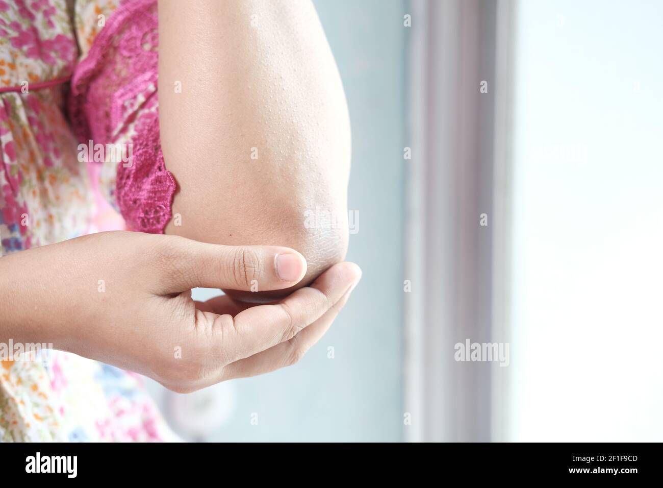 Women elbow pain relief concept hi-res stock photography and images - Alamy